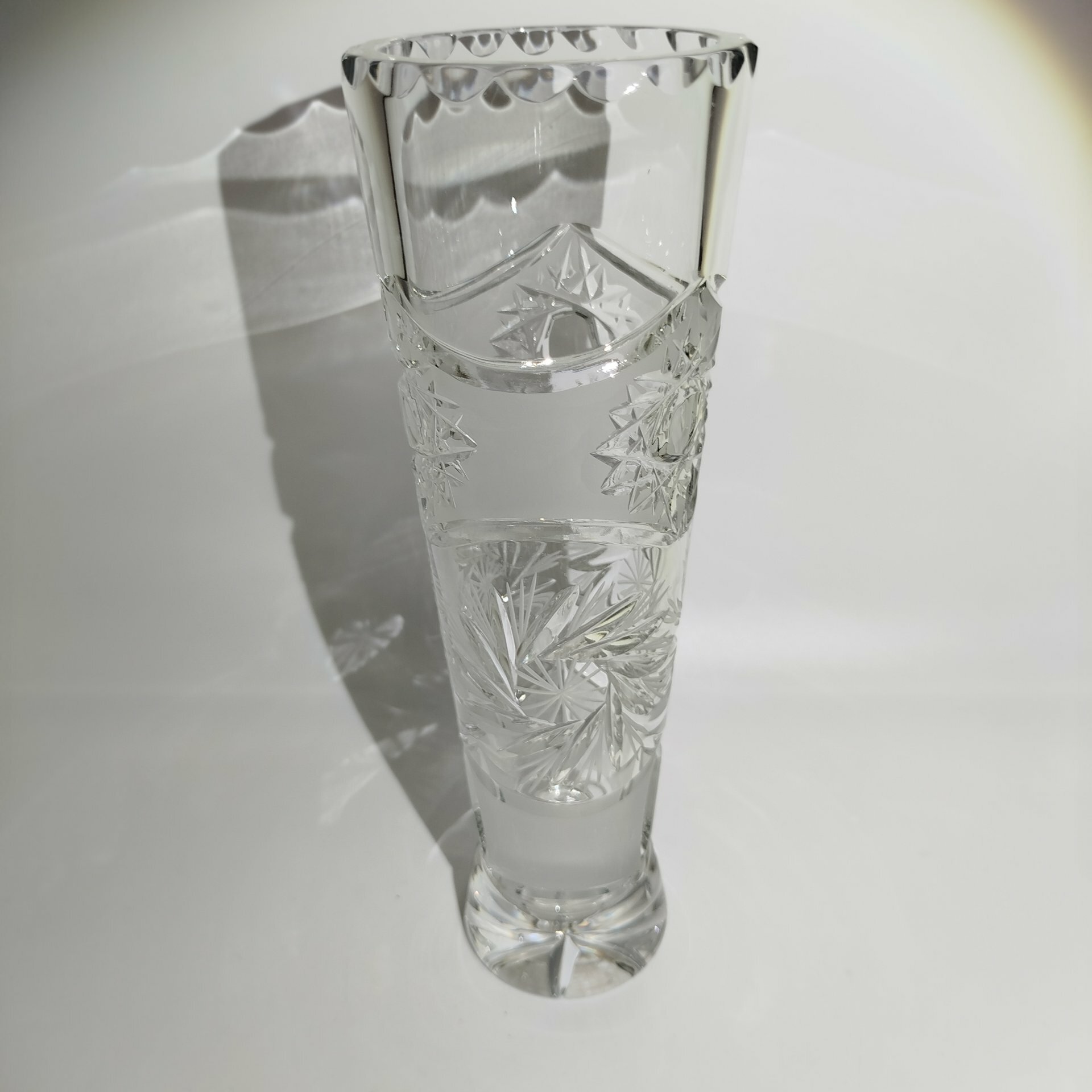 Ваза с декором в виде звезд и снежинок, хрусталь, резьба, матирование