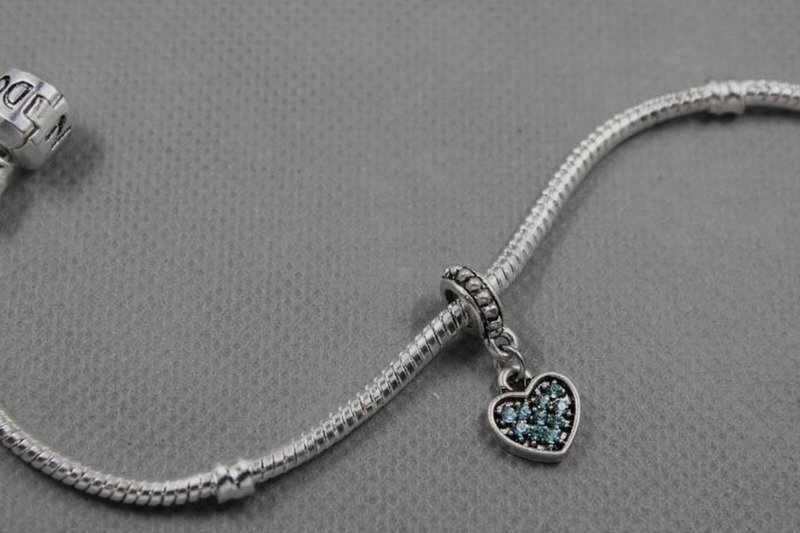 Шарм Handinsilver ( Посеребриручку ), стекло