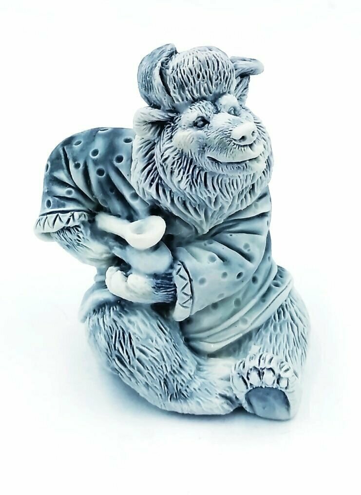 Статуэтка фигурка Медведь играет на ложках 7см мраморная крошка