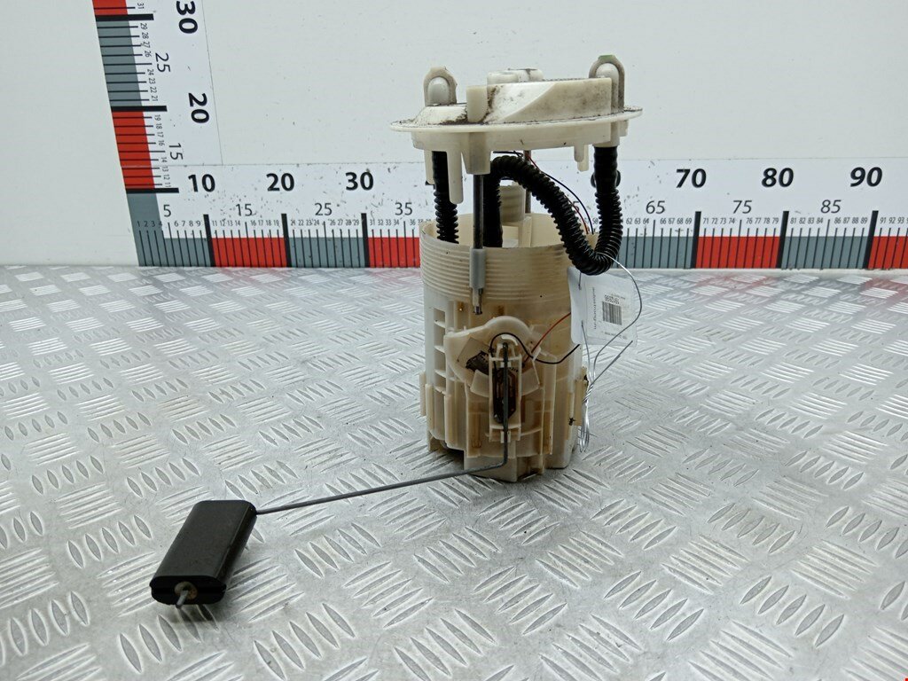 Датчик уровня топлива Renault Laguna 1 арт. 1912898