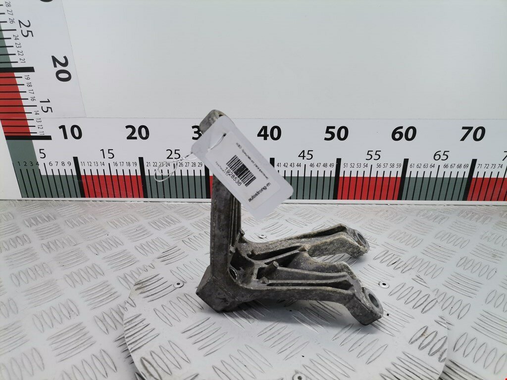 Кронштейн (крепление лапа траверса) кпп Ford Focus 2 3M517M125 арт. 1928536