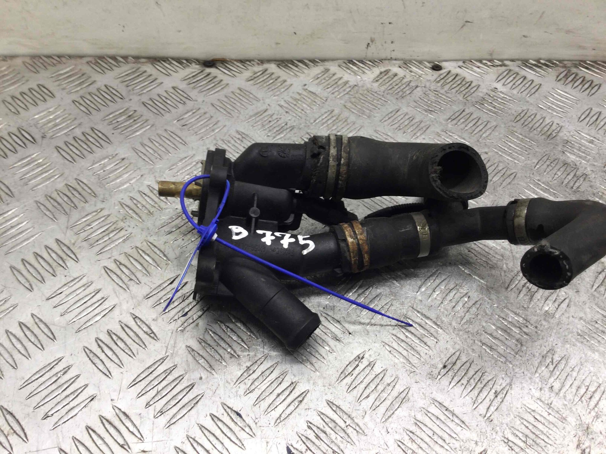 Б/У Корпус термостата Ford Focus 2 поколение (2005-2008) 2007 г.