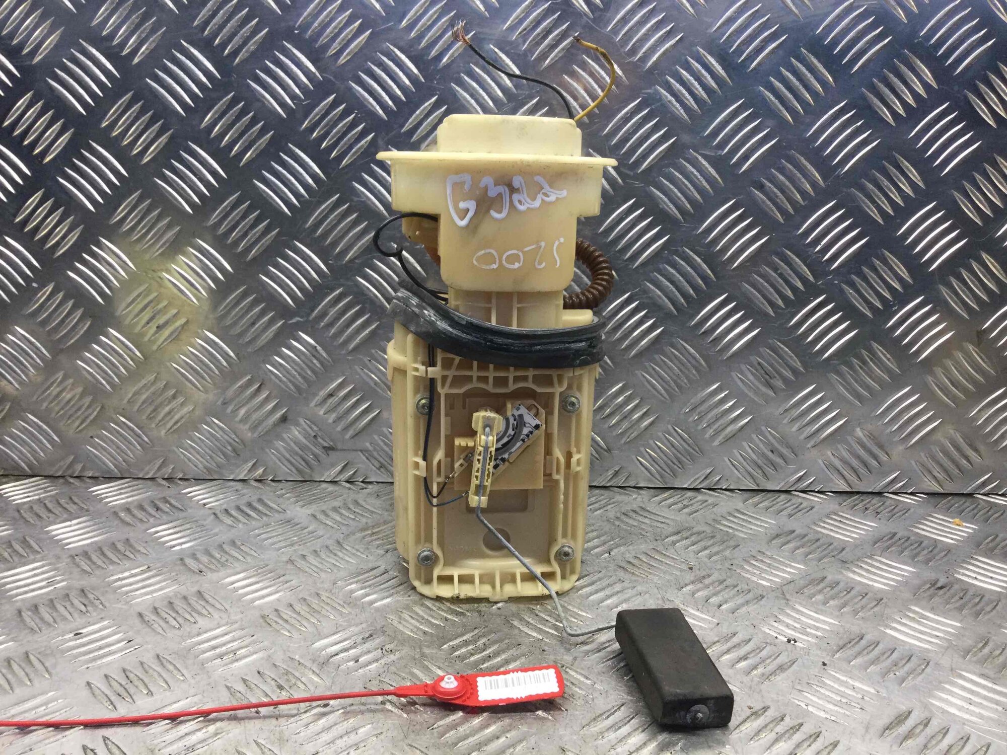 Б/У Насос топливный Volkswagen Golf 4 поколение (1997-2004) 1999 г.