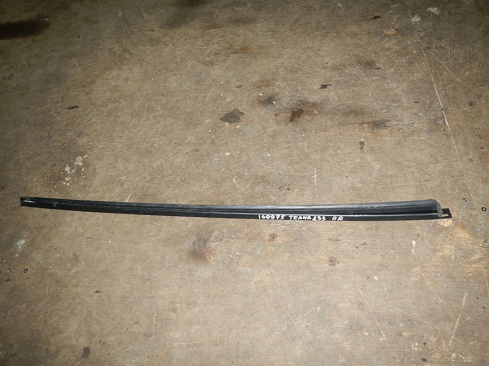 Б/У Молдинг лобового стекла, Nissan (Ниссан)-TEANA (L33) (14-) NISSAN TEANA (L33) (14-) правый царапины 169975 NISSAN арт...