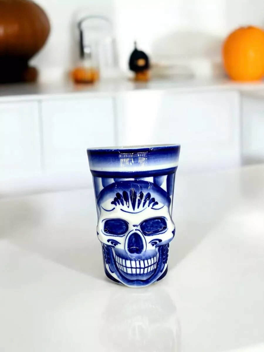 Фарфоровый стакан "Череп"