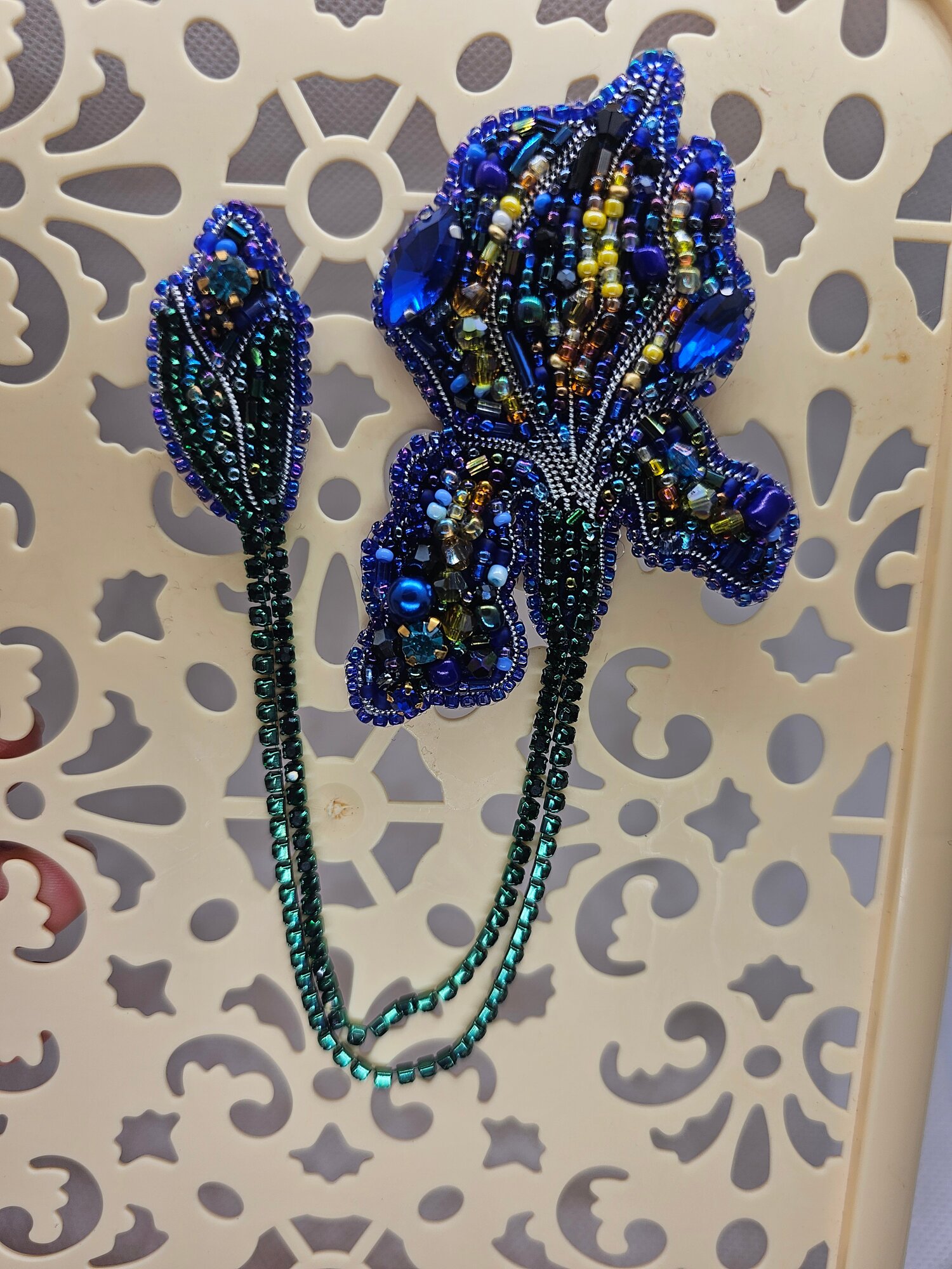 Брошь, стразы, искусственный камень