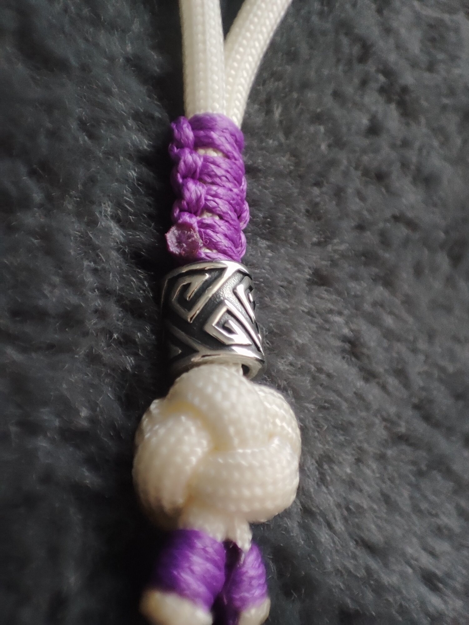 Темляк-брелок "Эльфийская бусина", паракорд, белый, фиолетовый, серебристый