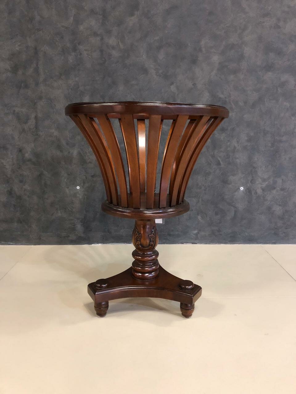 Интерьерная подставка для цветов DOMKORLEONE, красное дерево (mahogany wood), цвет орех HP (коричневый)