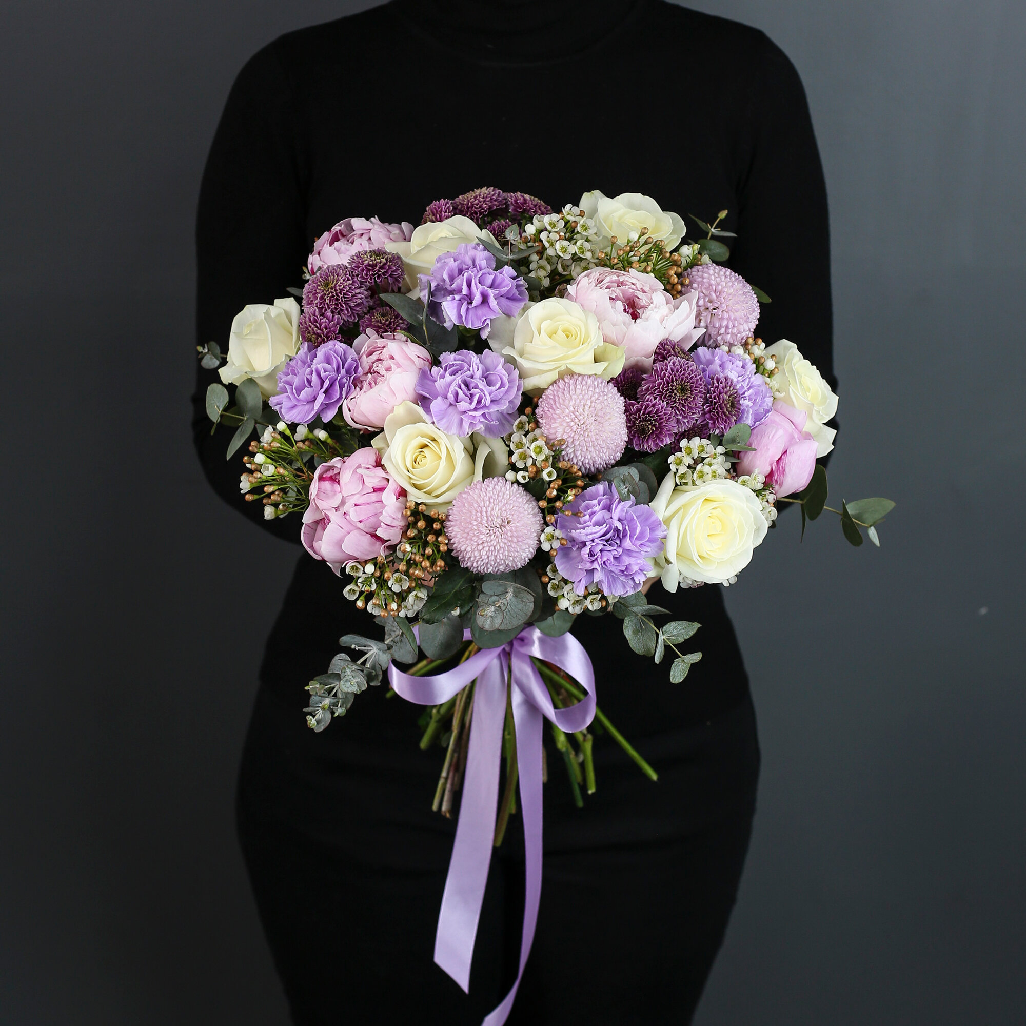 Цветы живые букет Flor-Pro Flowers из роз, пионов, хризантем и гвоздик «Фиалковый блюз»