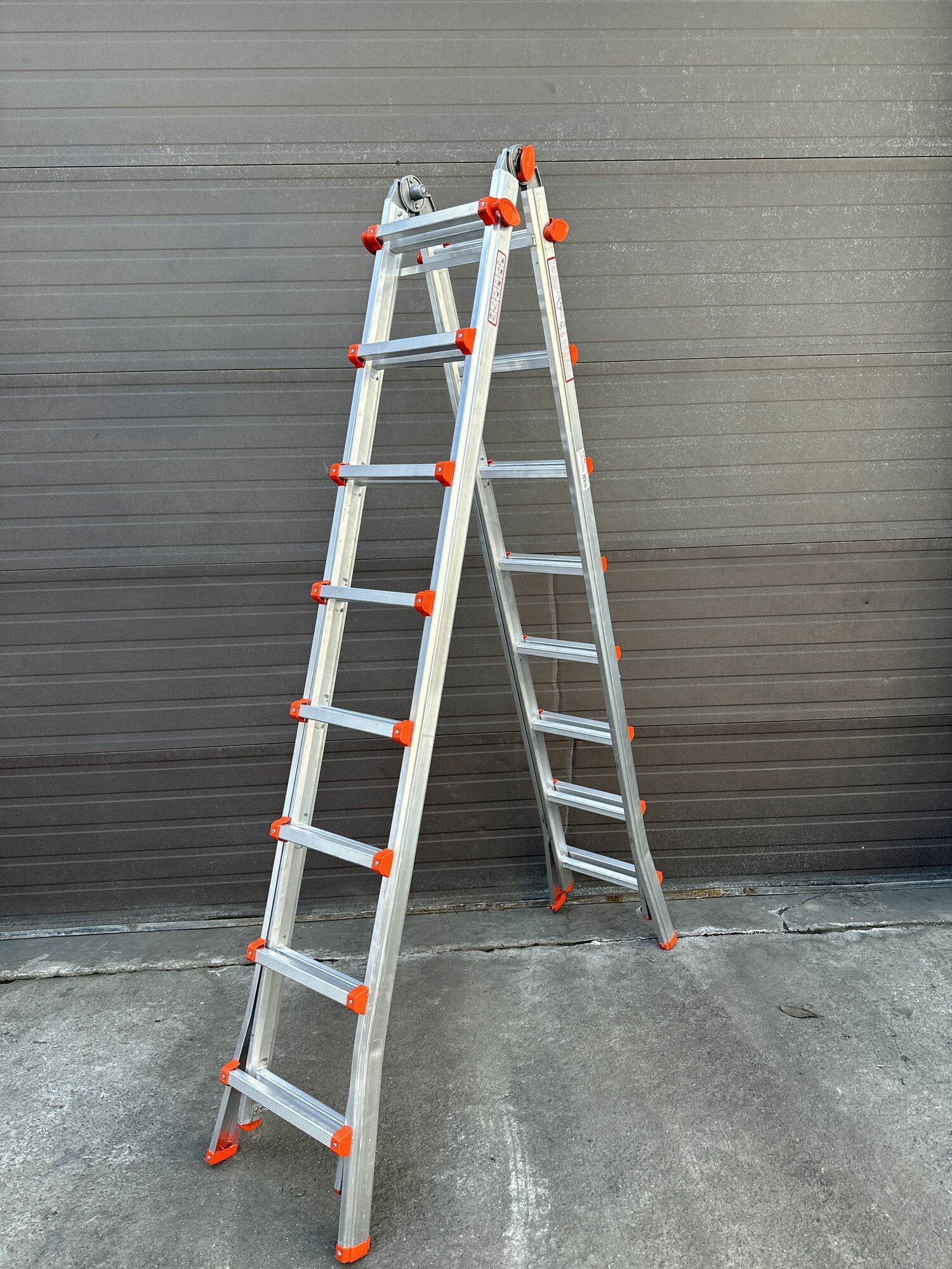 Лестница стремянка телескопическая Anka 8+8 (В виде стремянки до 3.35м)