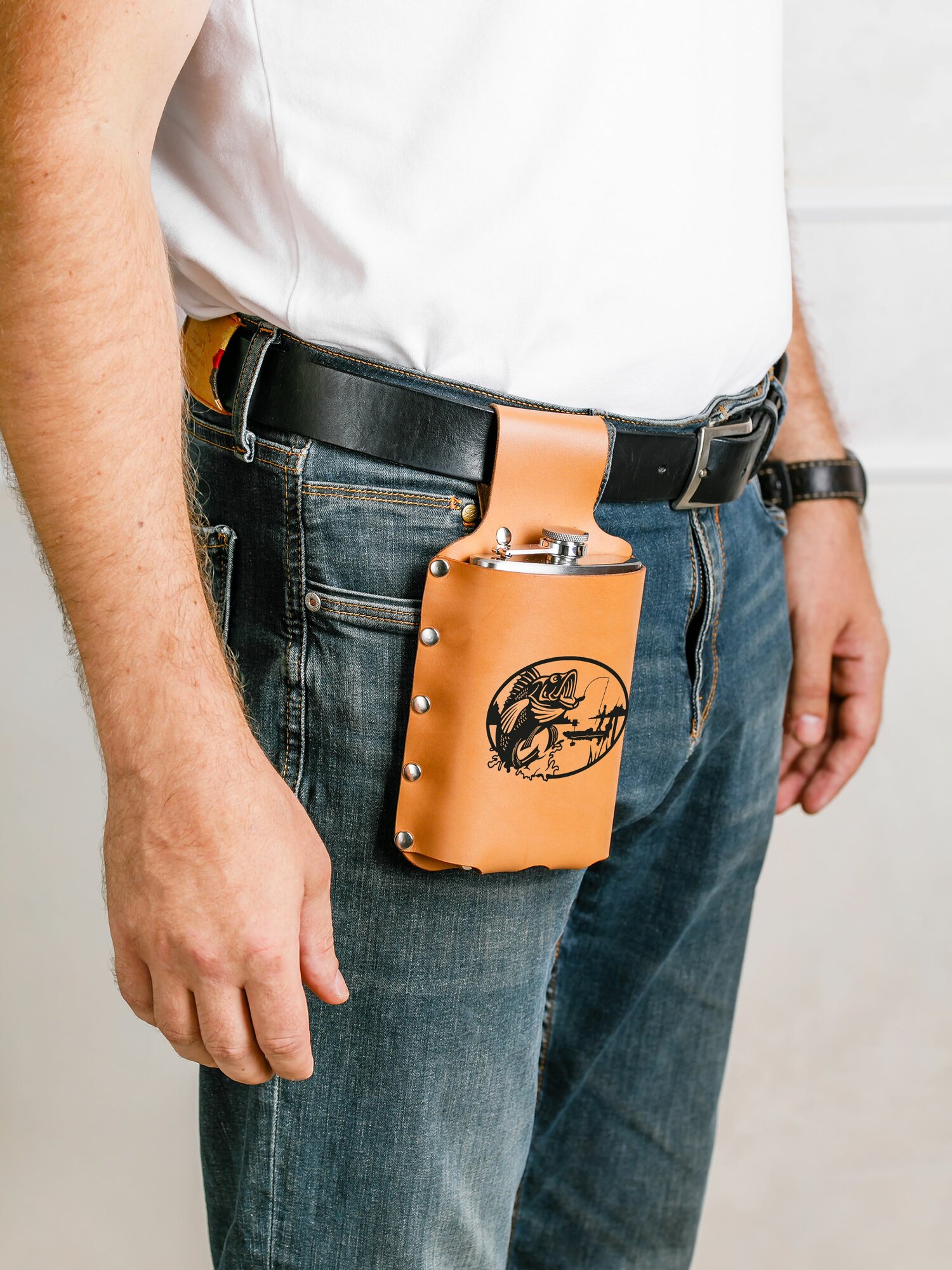 Фляжка 0,3л в чехле из натуральной кожи "Ловись рыбка большая"