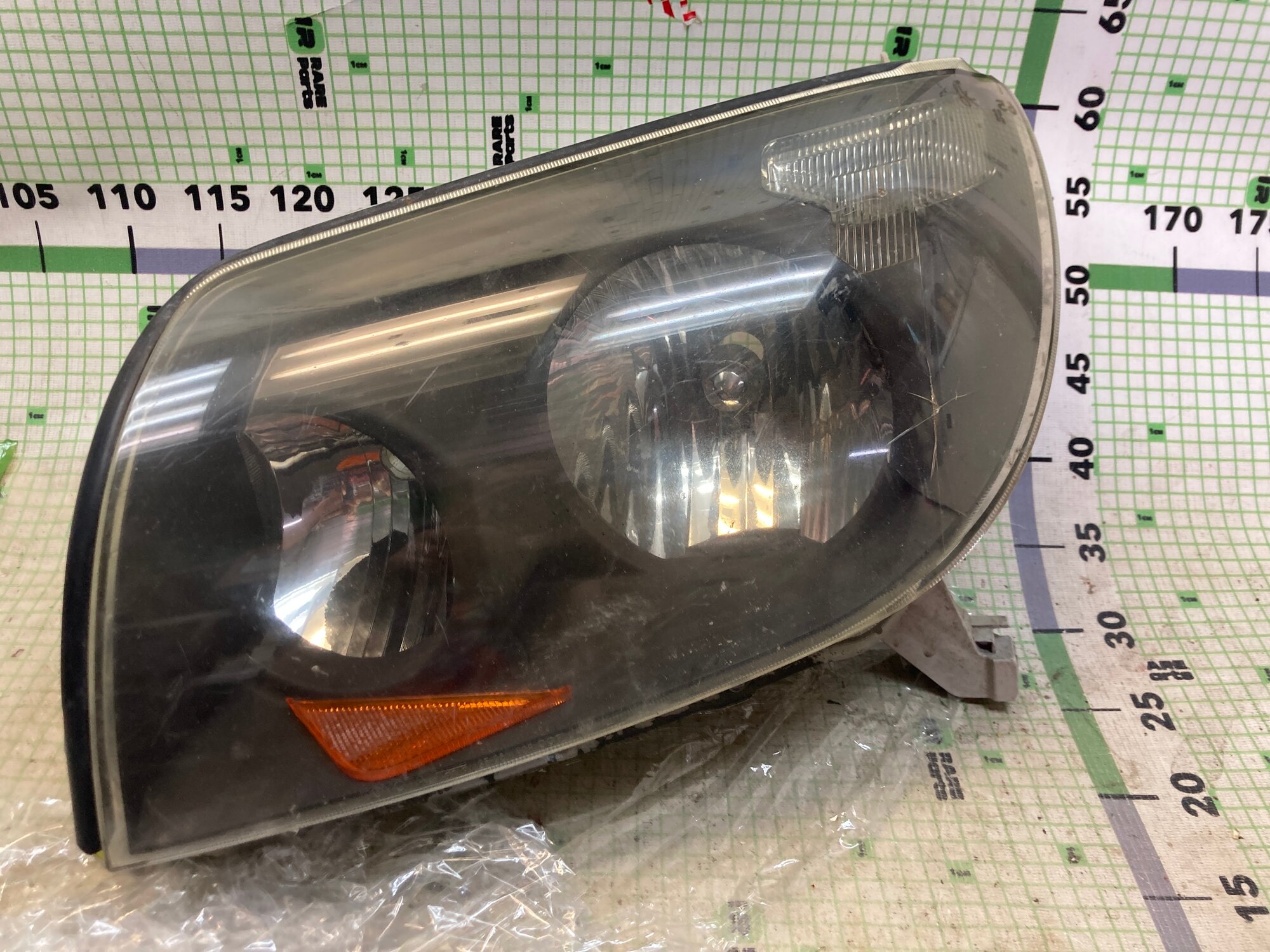 Фара левая Toyota 4-Runner HiLux Surf