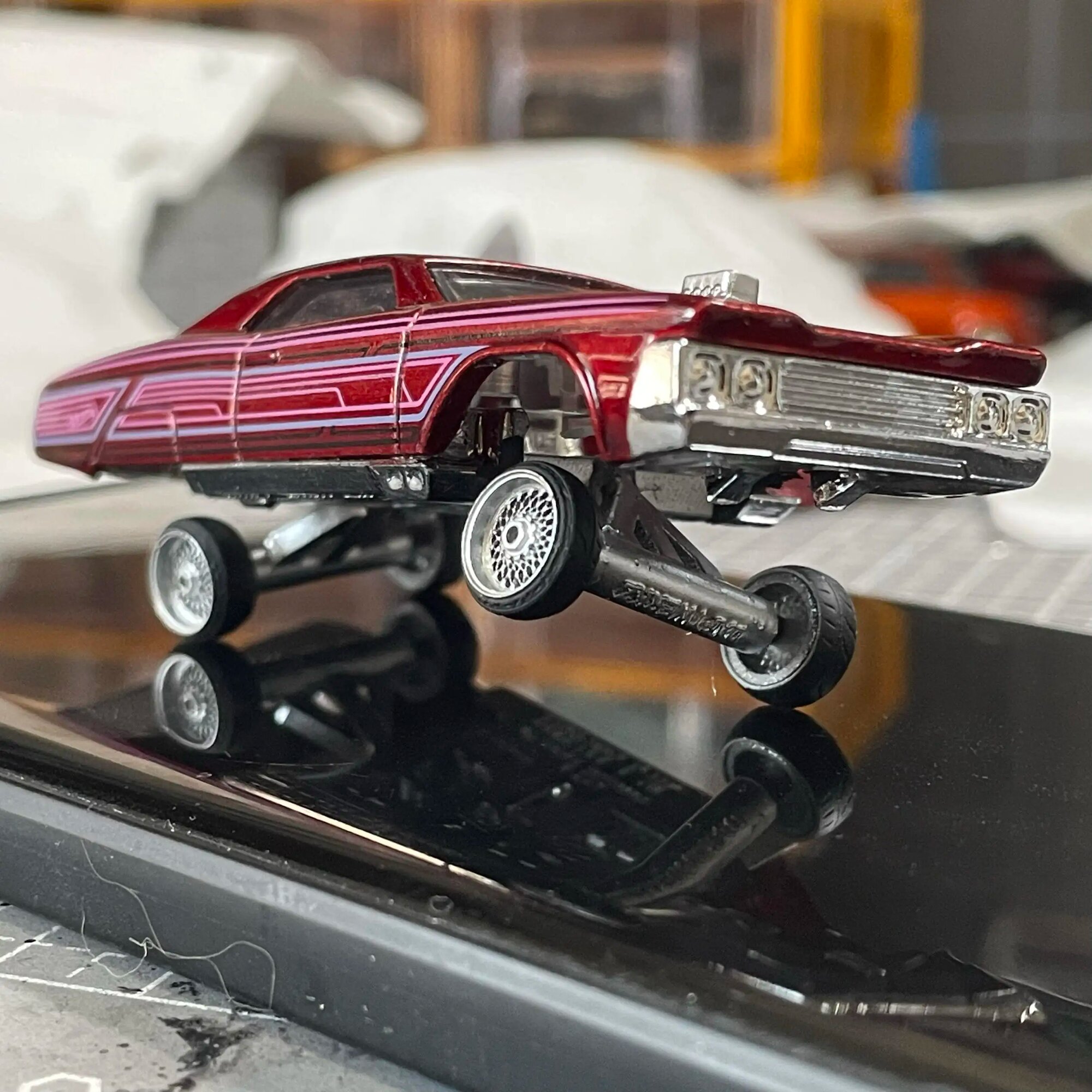 Модель автомобиля Lowrider Jumping Car 1/64