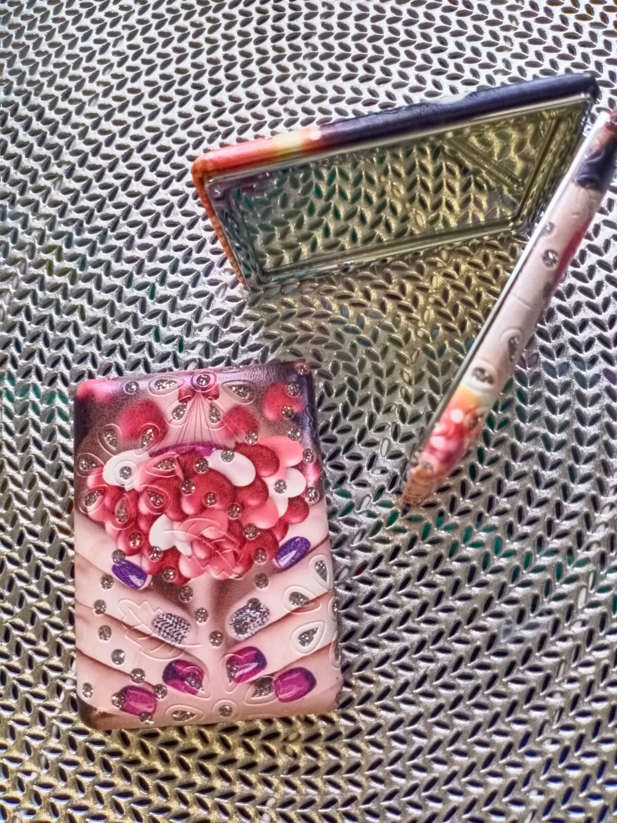 Зеркало карманное / маникюр+сердечки