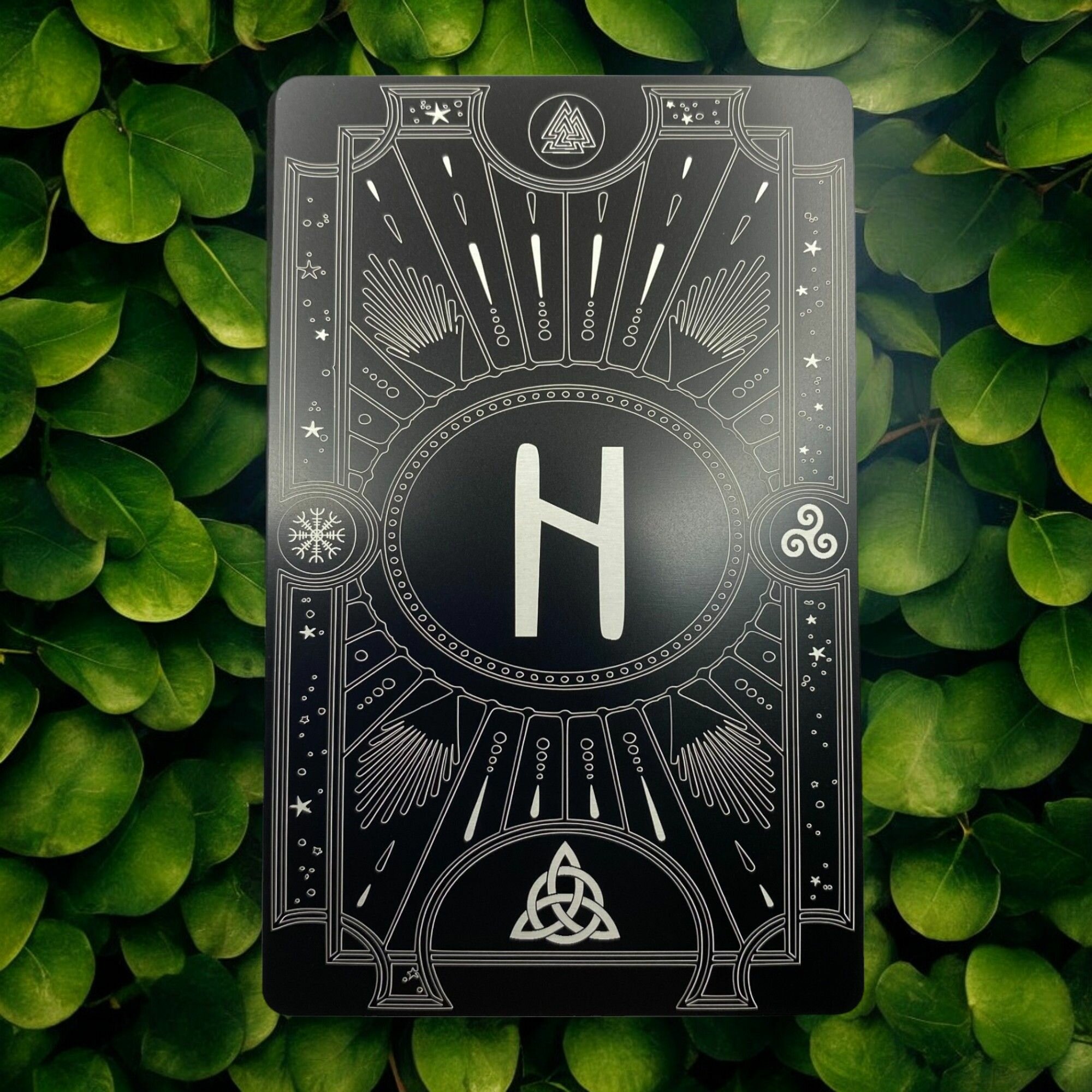 Рунический оберег, карта-талисман Хагалаз