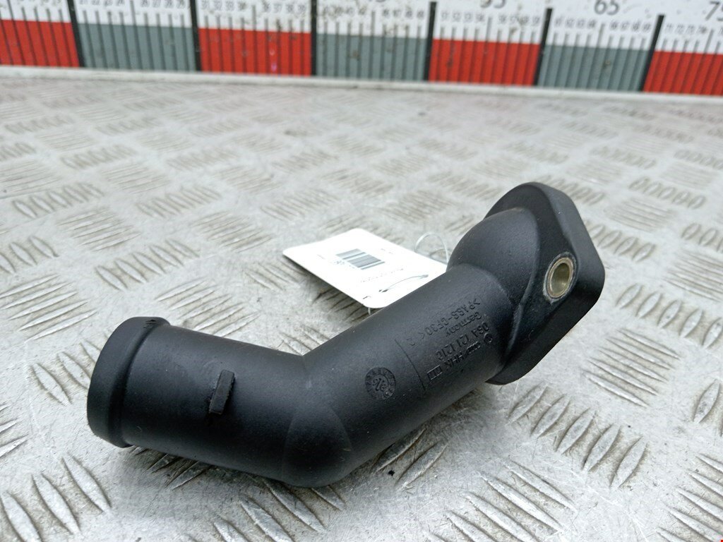 Корпус термостата Volkswagen Golf 4 06A121121C арт. 2190677