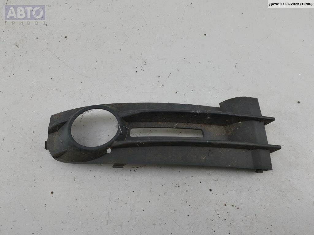 Рамка фары противотуманной правой Volkswagen Caddy (2004-2010)