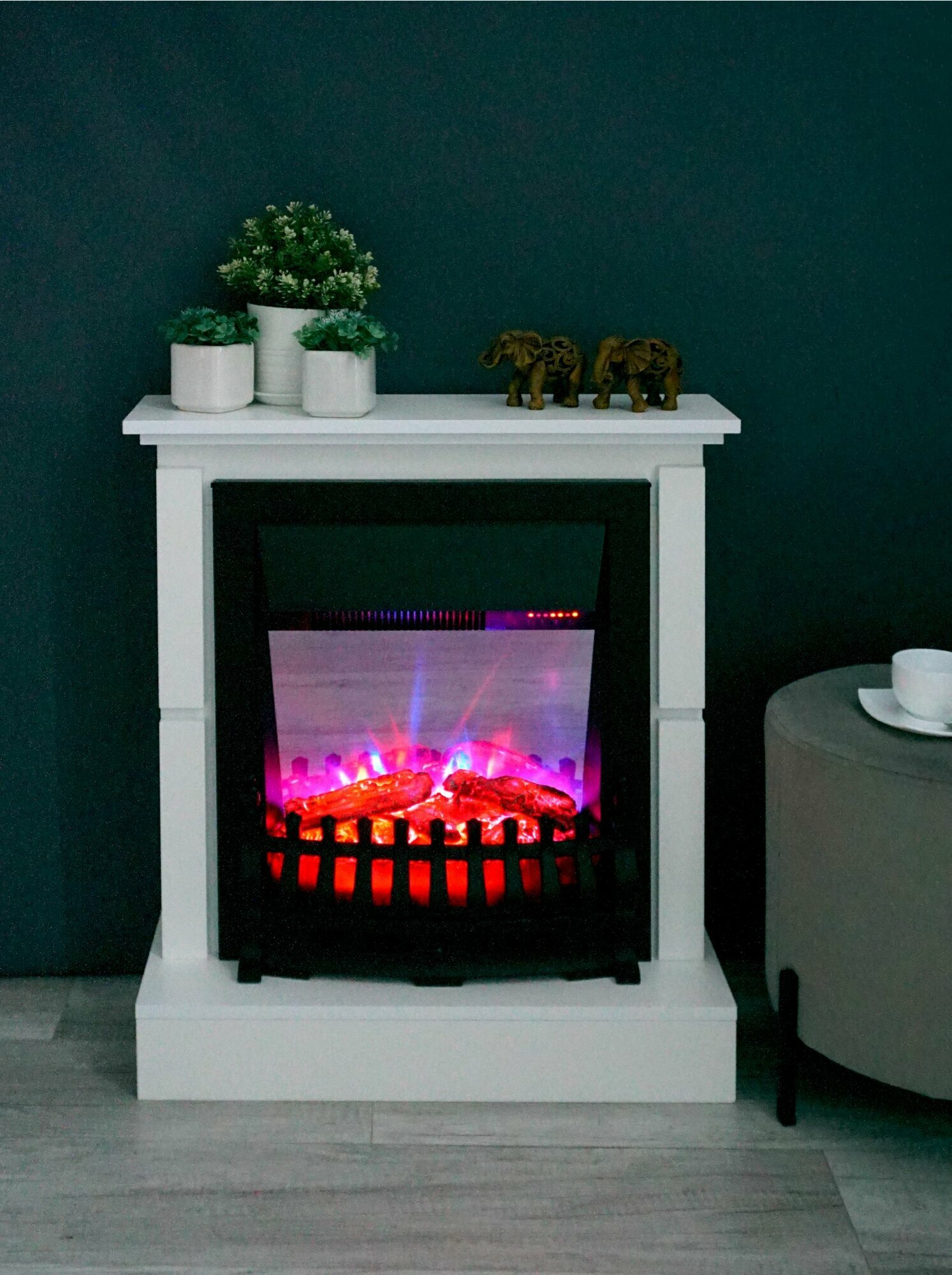 Камин электрический с порталом VITAMIN, с пультом ДУ, эффектом пламени обогревом, звуком цвет "Белый"