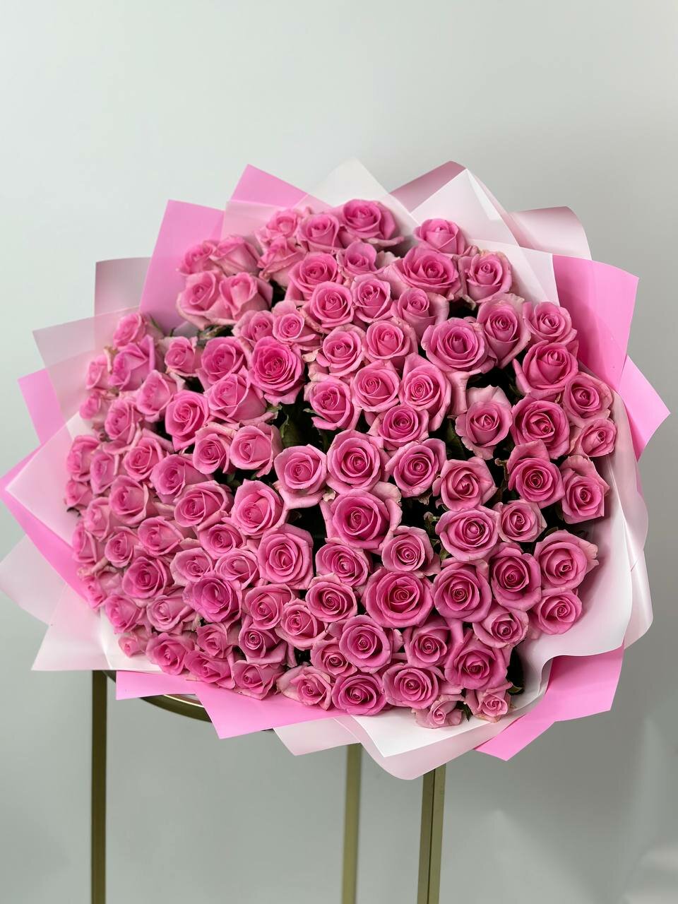 Букет цветов из 101 розы Ревиваль 60 см с экспресс доставкой до двери