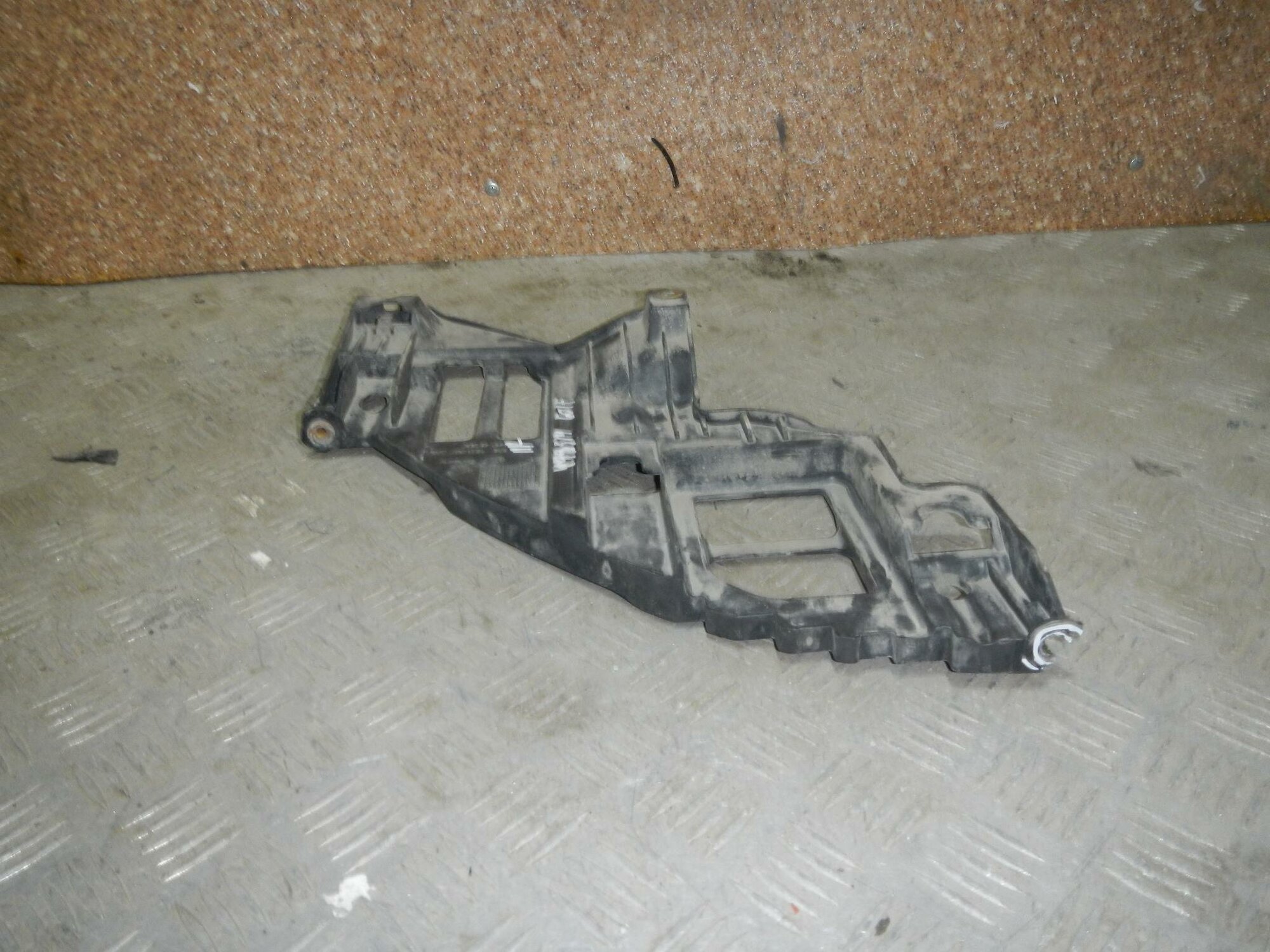 Б/У Кронштейн фары правой, Volkswagen (Фольксваген)-GOLF VI (09-12) VOLKSWAGEN GOLF VI (09-12) сломано крепление. 49851...