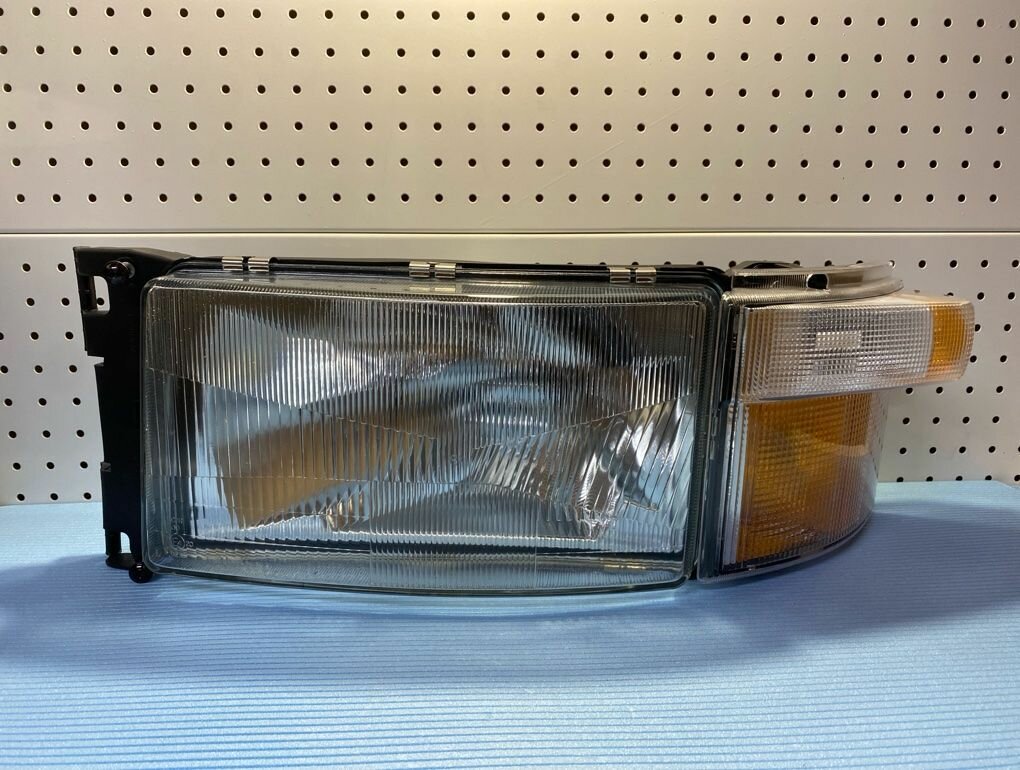 Фара левая с указателем поворота для SCANIA 4, 5 series (скания)