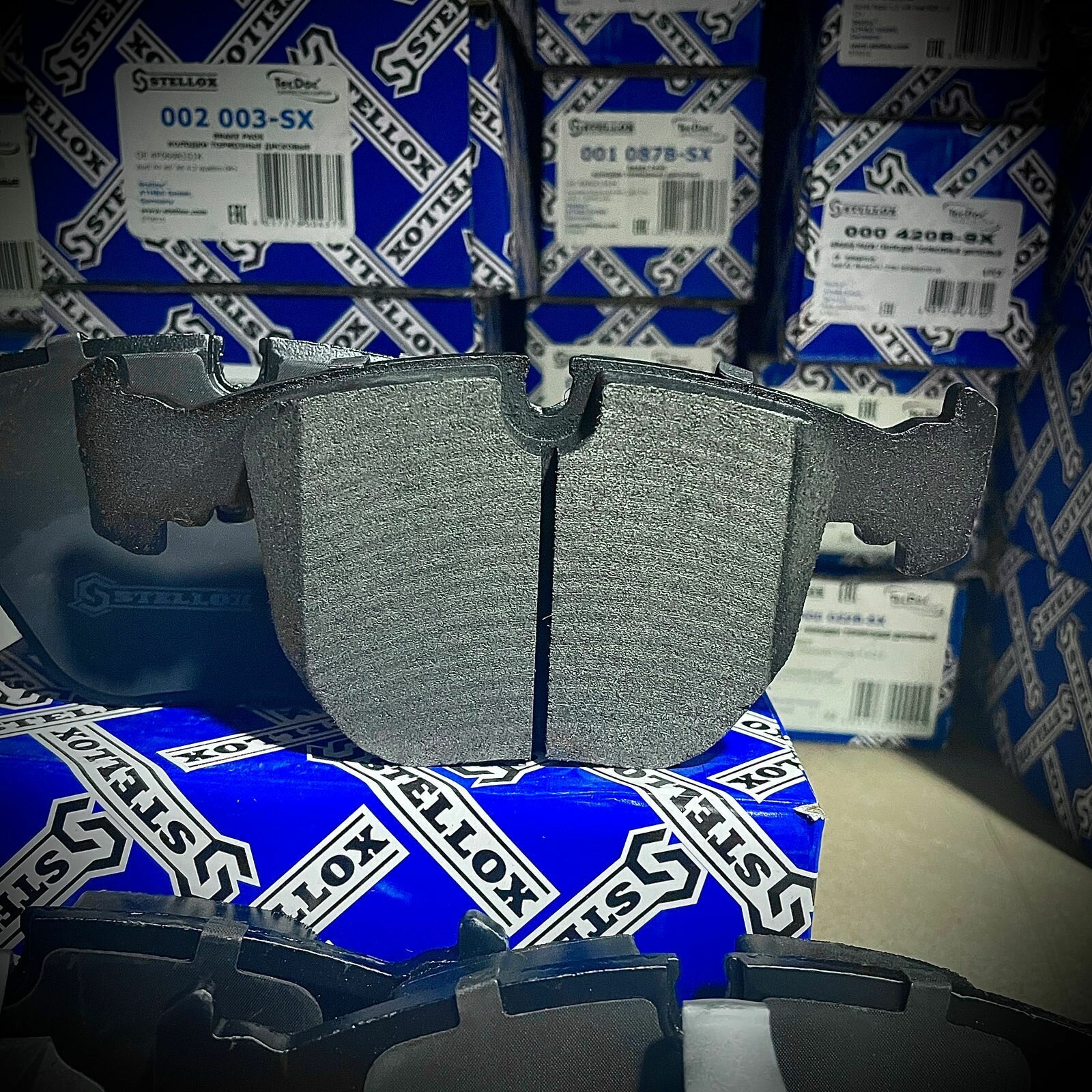 Передние Колодки BMW X5 / БМВ Х5 Е53 3.0-4.4-3.0D 2000-2006, БМВ 5 Е39 3.0-4.0-3.0D, БМВ 7 E38 4.4