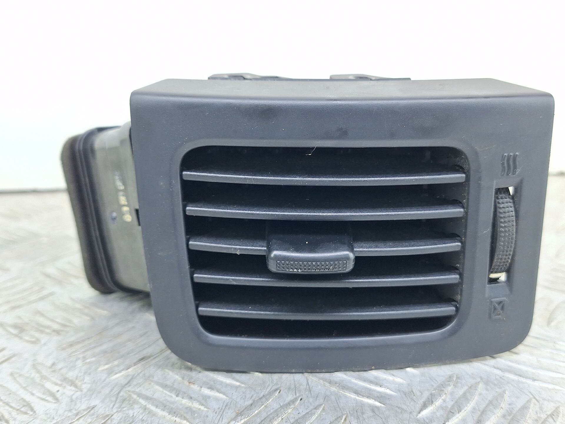 Дефлектор обдува салона Hyundai H1 Grand Starex 2008 4H974-90000