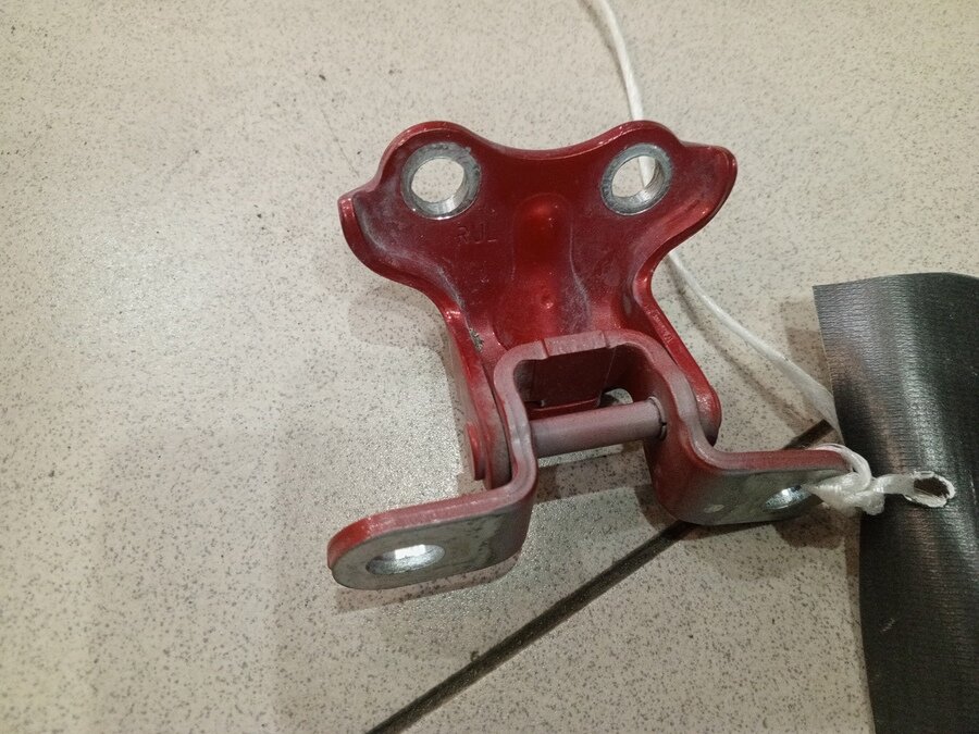 Петля двери задней левой верхняя от Hyundai Solaris 2010-2017