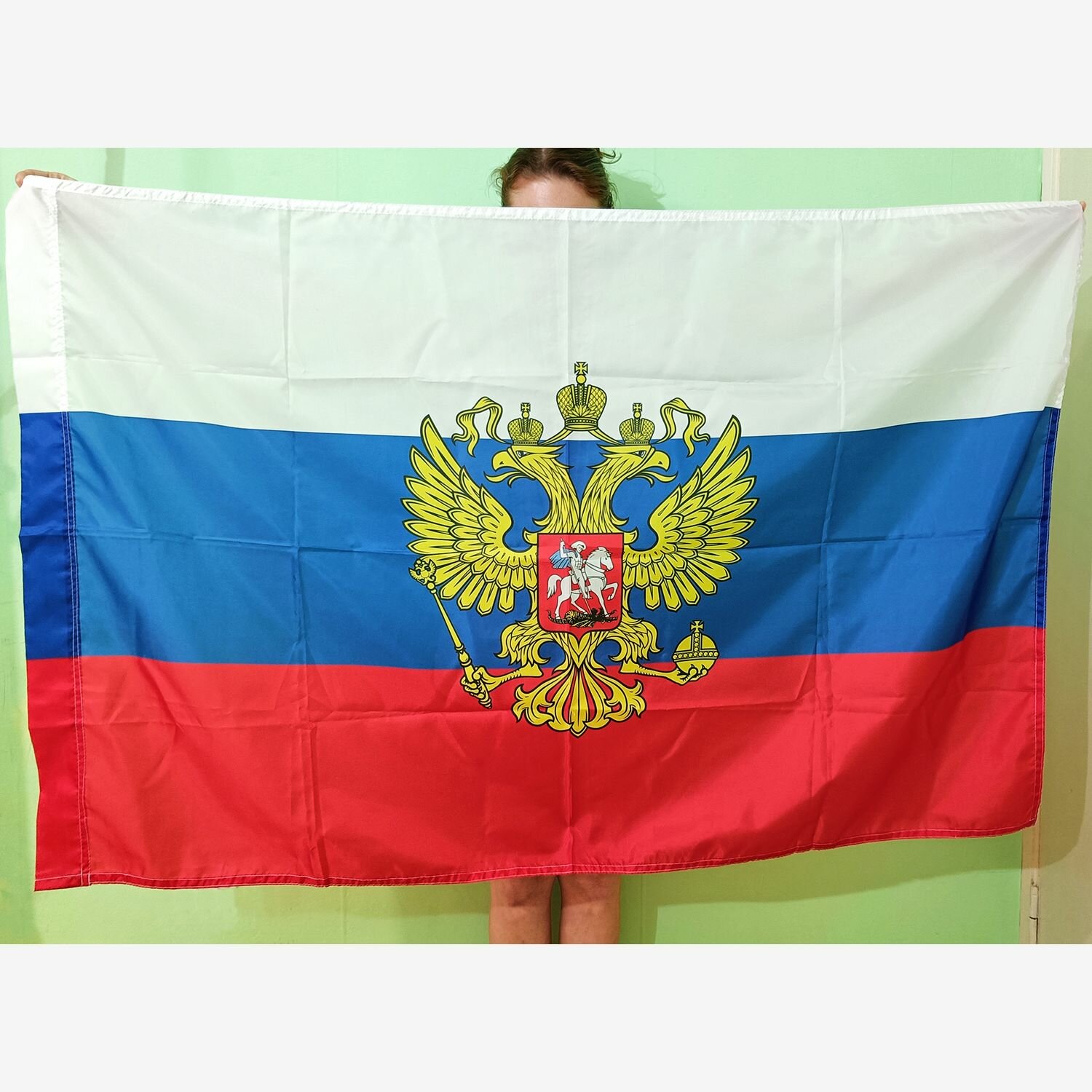 Флаг России с гербом (90x135 см, полиэфирный шелк, сублимационная печать, прошит по периметру, карман слева)