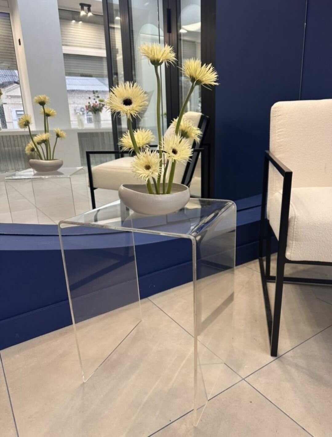 Декоративный журнальный столик из оргстекла 8мм 50*30*30