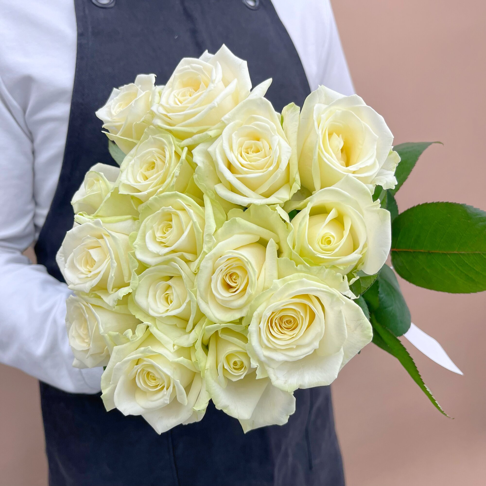 Букет белые розы 15шт 50см N174