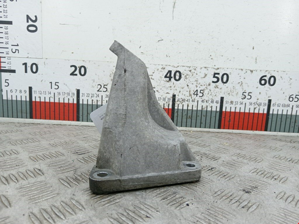 Кронштейн (крепление лапа) двигателя Audi A6 C5 8D0199343J арт. 2201593