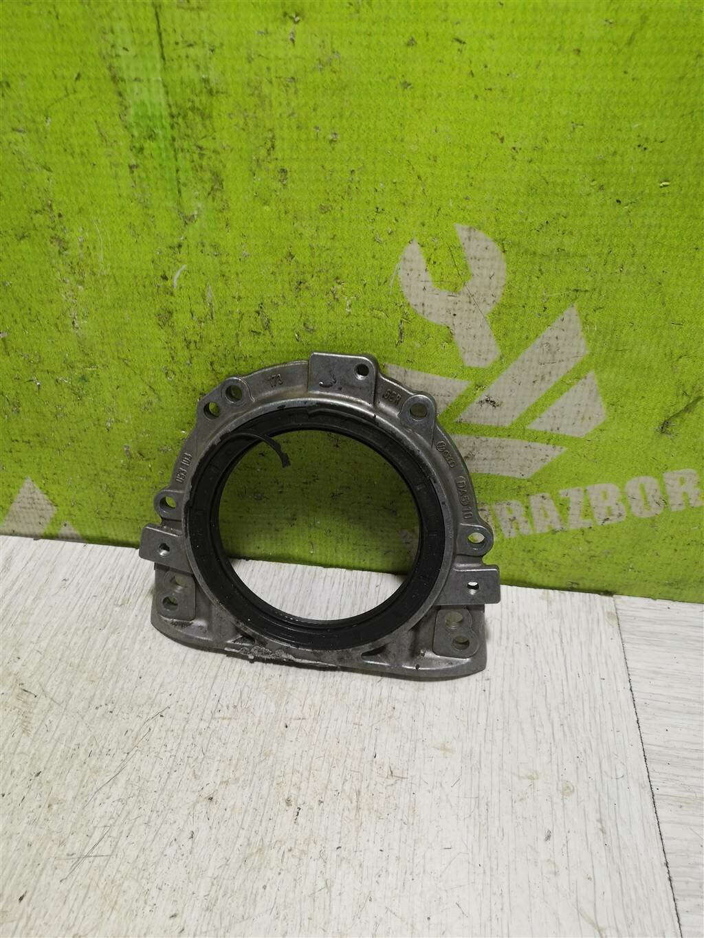 Крышка коленвала задняя VW Golf 3 Vento 91-97