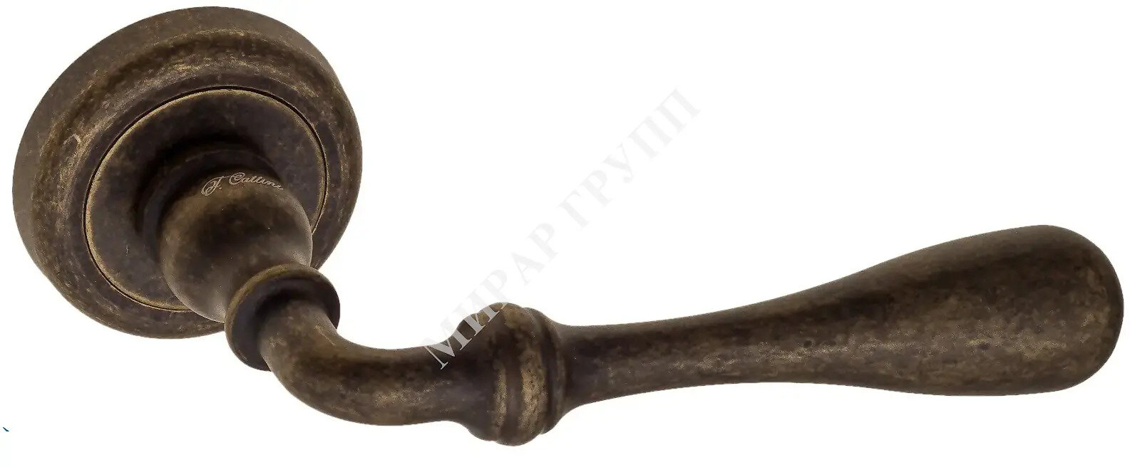 Дверная ручка Fratelli "RETRO" D1 на круглой розетке античная бронза