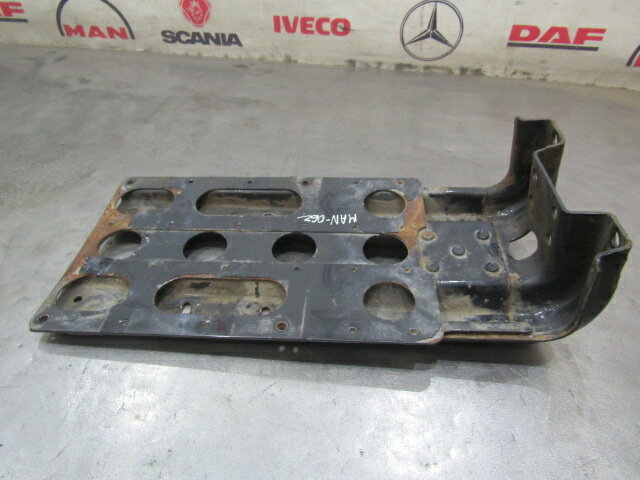 Кронштейн переднего крыла задний MAN TGX, TGA, TGS