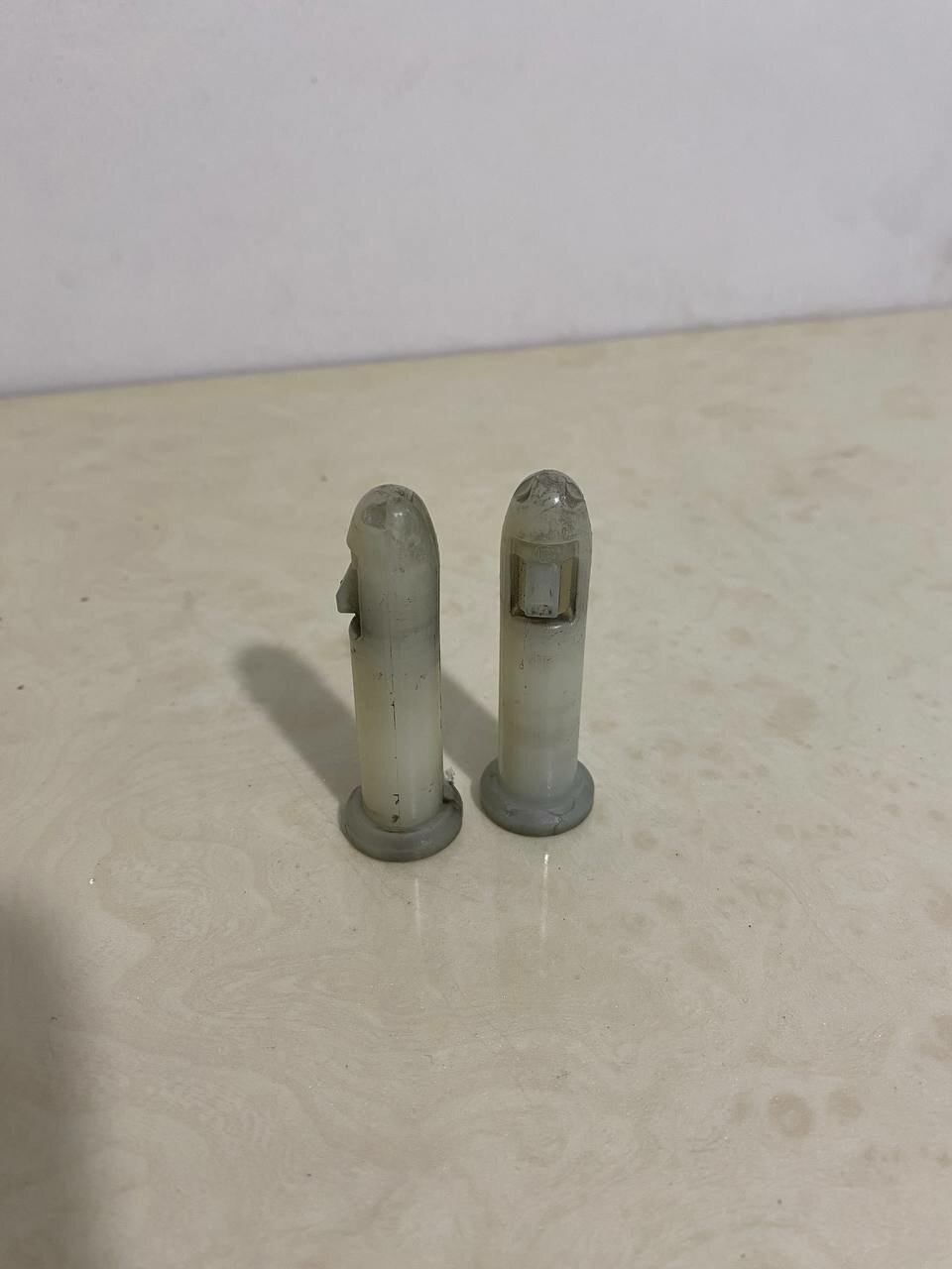 Пальцы фиксаторы втулки для крепления амортизаторов для стиральной машины Indesit Hotpoint Ariston