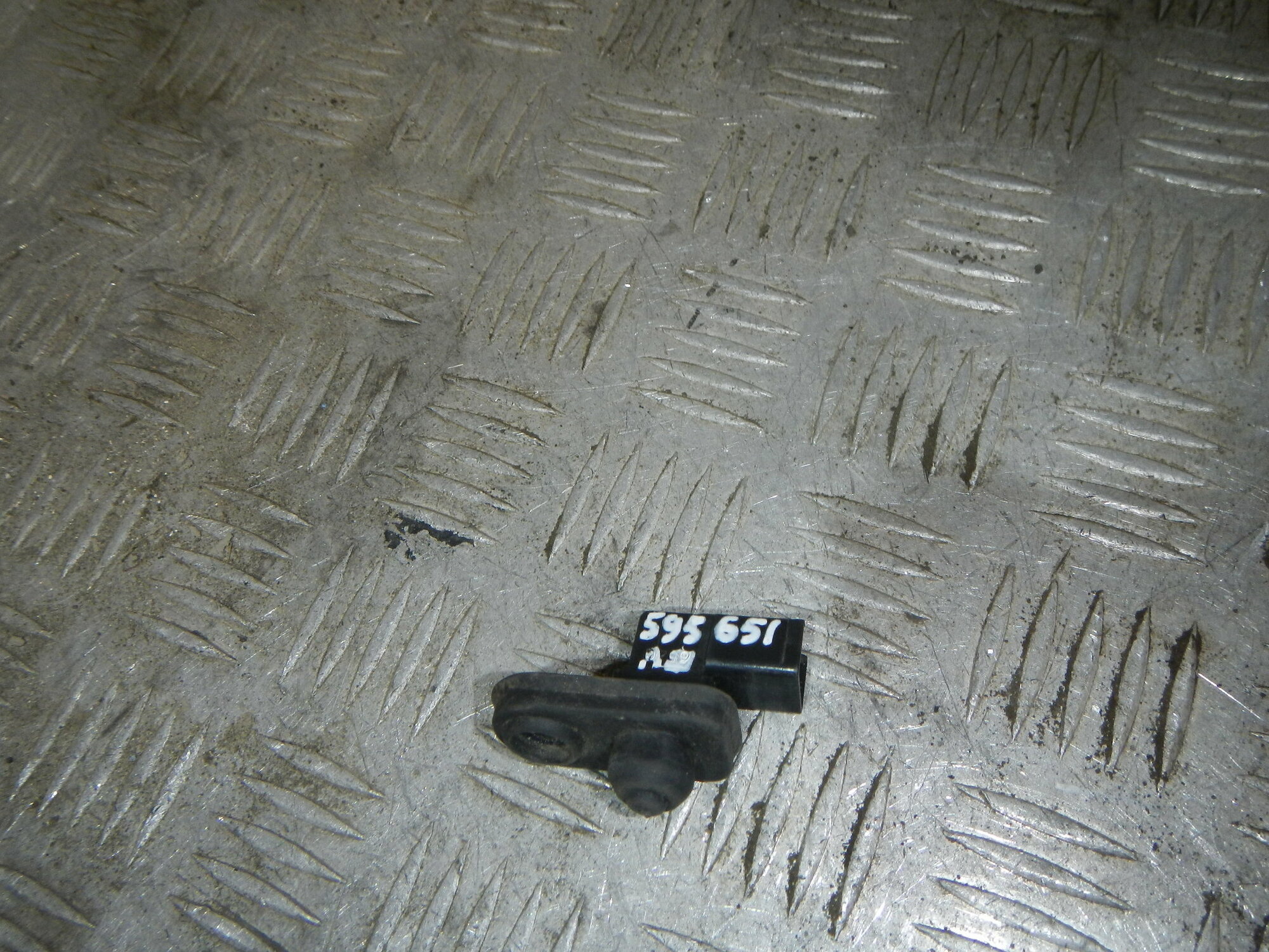 Б/У Выключатель концевой, Mitsubishi (Митсубиси)-LANCER 9 (CS) (03-06) MITSUBISHI LANCER 9 (CS) (03-06) Двери. Без повреж...