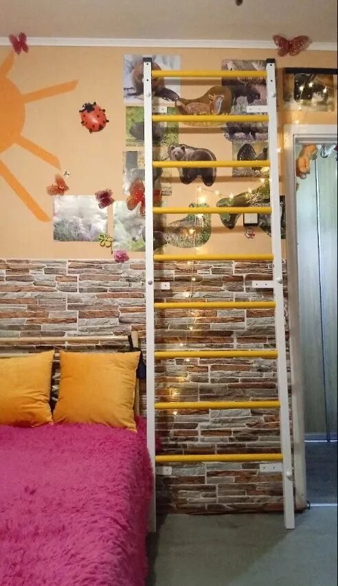 Металлическая шведская стенка Белая , ступени Желтые из ПВХ