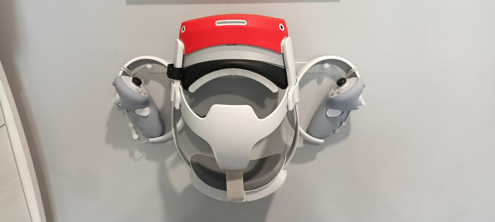 Держатель настенный для VR очков