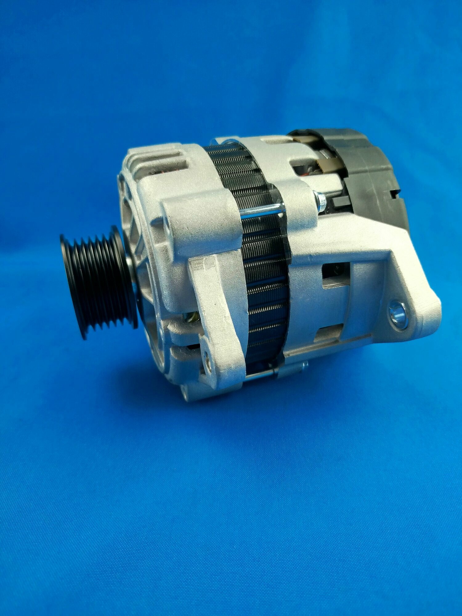 Генератор "LECAR" для автомобилей Chevrolet Aveo 05->14, Lacetti 04-> (85А)