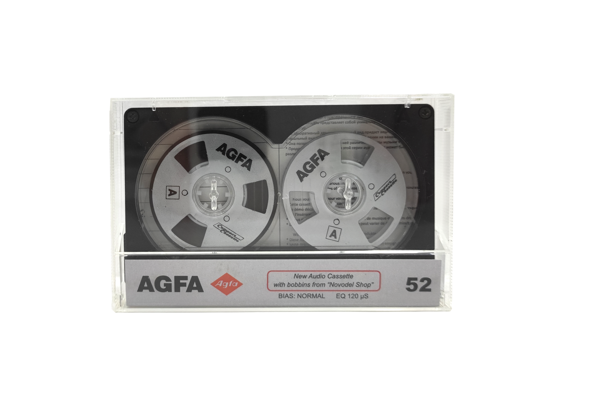 Аудиокассета "AGFA" с серебристыми боббинками в чёрно-прозрачном корпусе