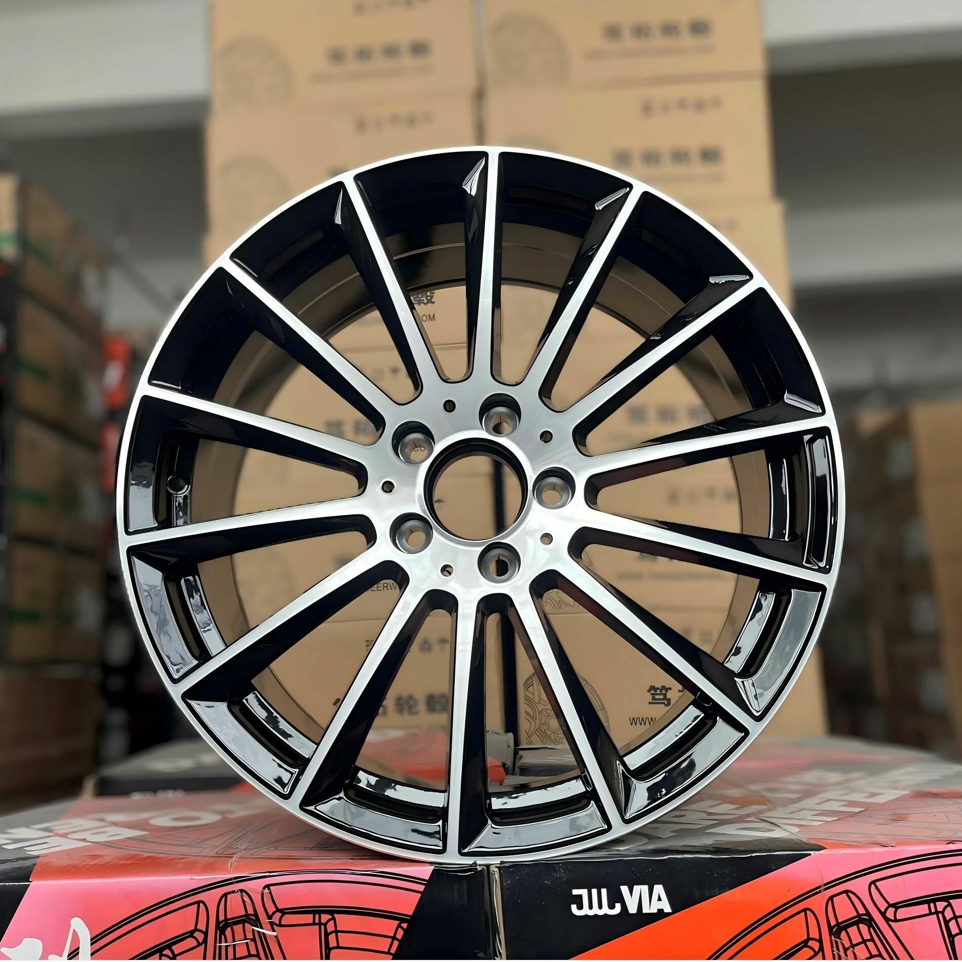 18-дюймовые, 19-дюймовые и 20-дюймовые легкосплавные диски, подходящие для Mercedes-Benz S-Class, S450, S350, E260, E-Class, GL, C-Class, GLS и M-Class.