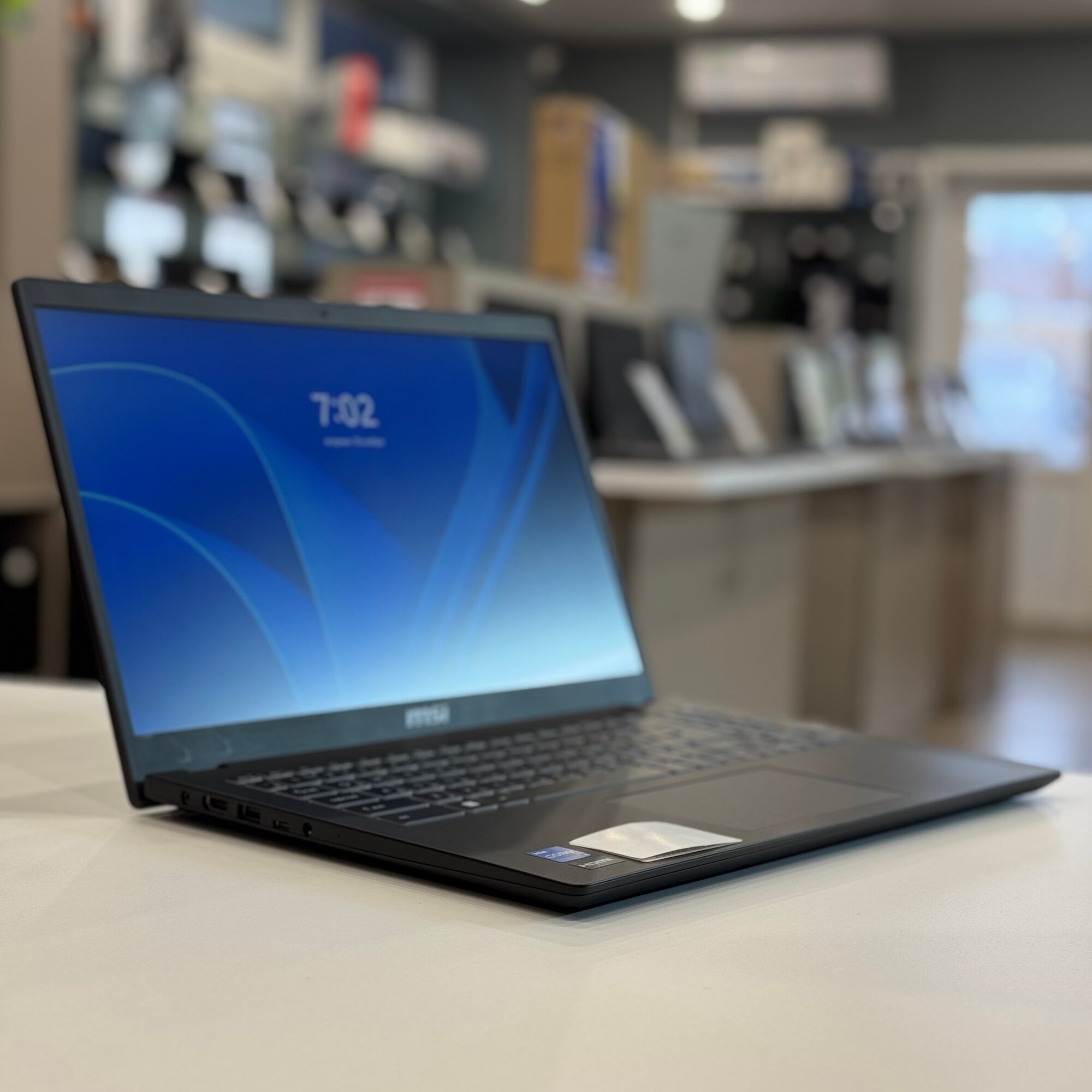 Ноутбук MSI Modern 15 B12M-211RU