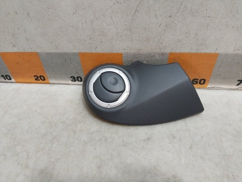 Б/У С левой накладкой Дефлектор воздушный Лада Ларгус 433397 LADA арт. 8200739443