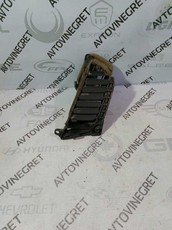 Дефлектор воздуховод правый Mitsubishi L200 Iv Б/У с пробегом