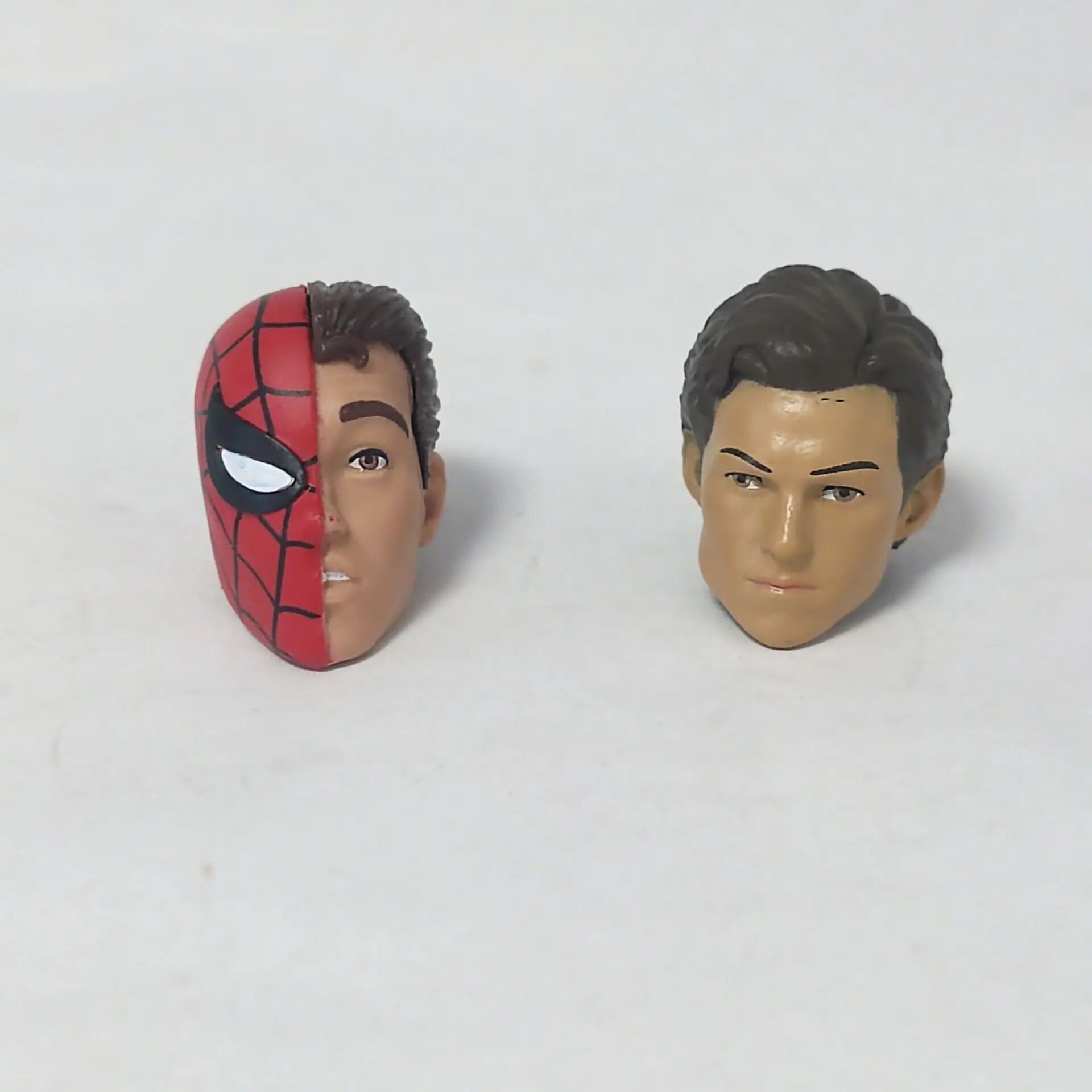 Фигурка Marvel Legends Spiderman Retro Series Питер Паркер 6 дюймов Hot Toys Two Heads
