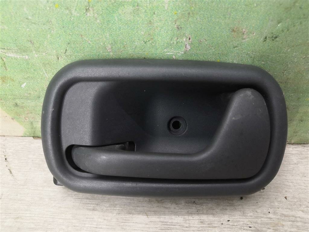 Ручка двери задней внутренняя левая Fiat Punto 1(176) 93-99