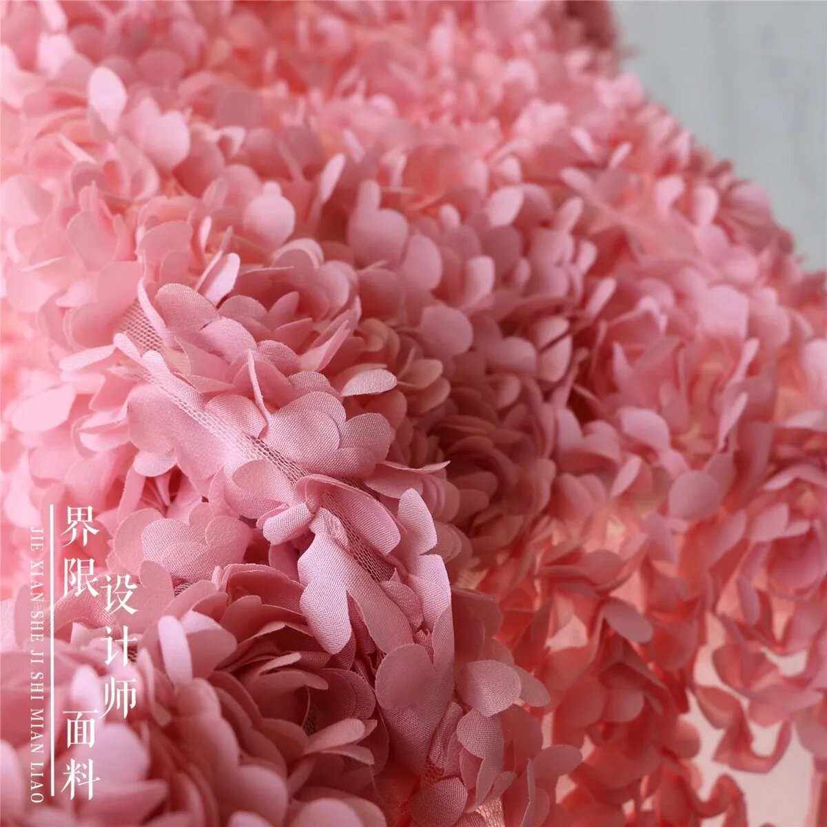 Шифоновая кружевная ткань с 3D лепестками 0,45х1,30 м Розовый, pink