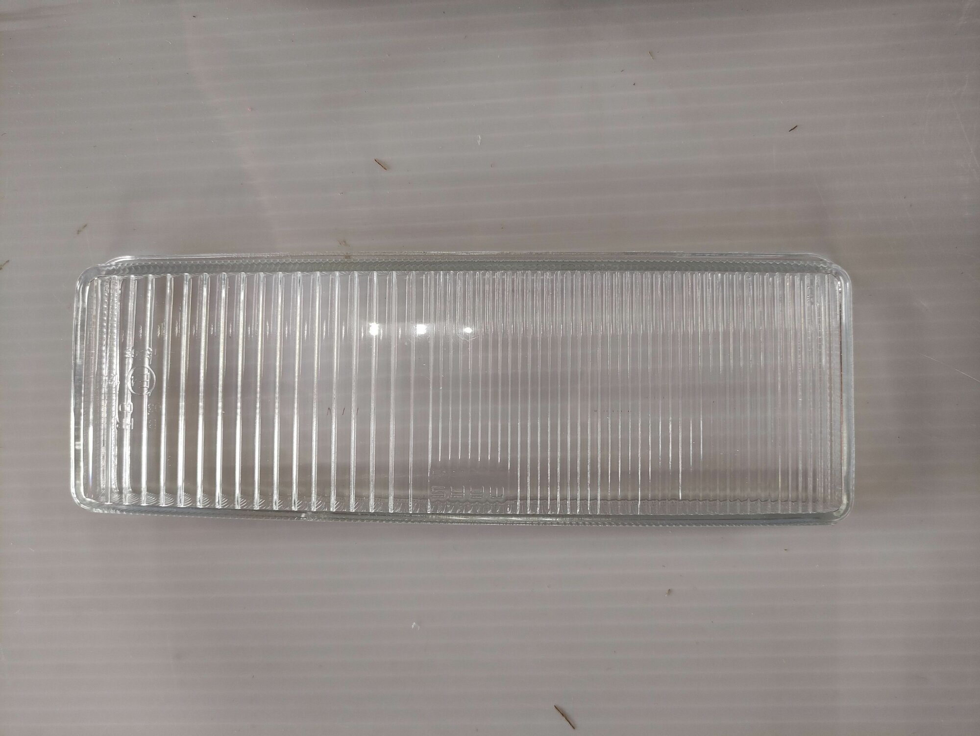 Стекло п/т фары RH прямоуг. DAF 85/95 MARS TECH M692010