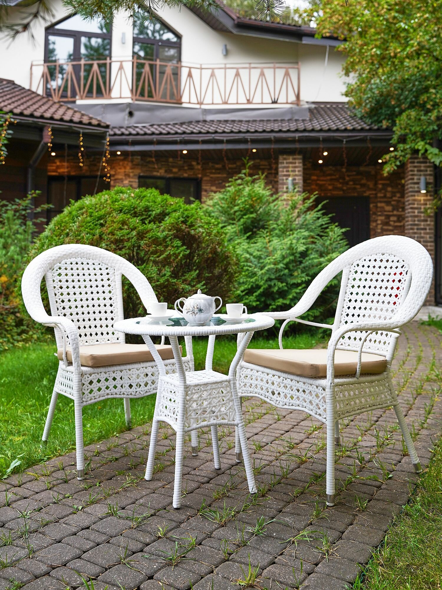 Кофейный комплект из искусственного ротанга Шампань-2 (Champagne-2), белый, подушки бежевые